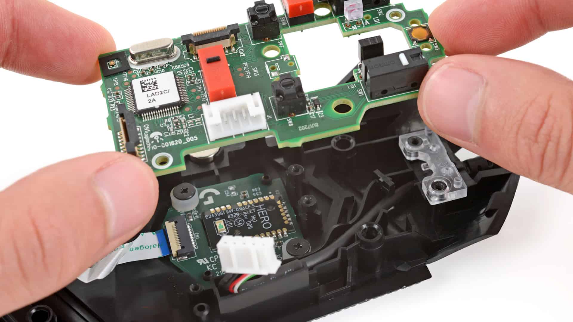 Korjaa itse ja säästä: Logitech tuo varaosat kaikkien saataville - Tilt.fi